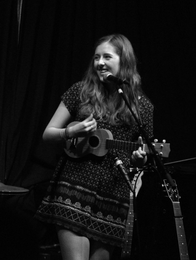 Ella Walker - Hotvox