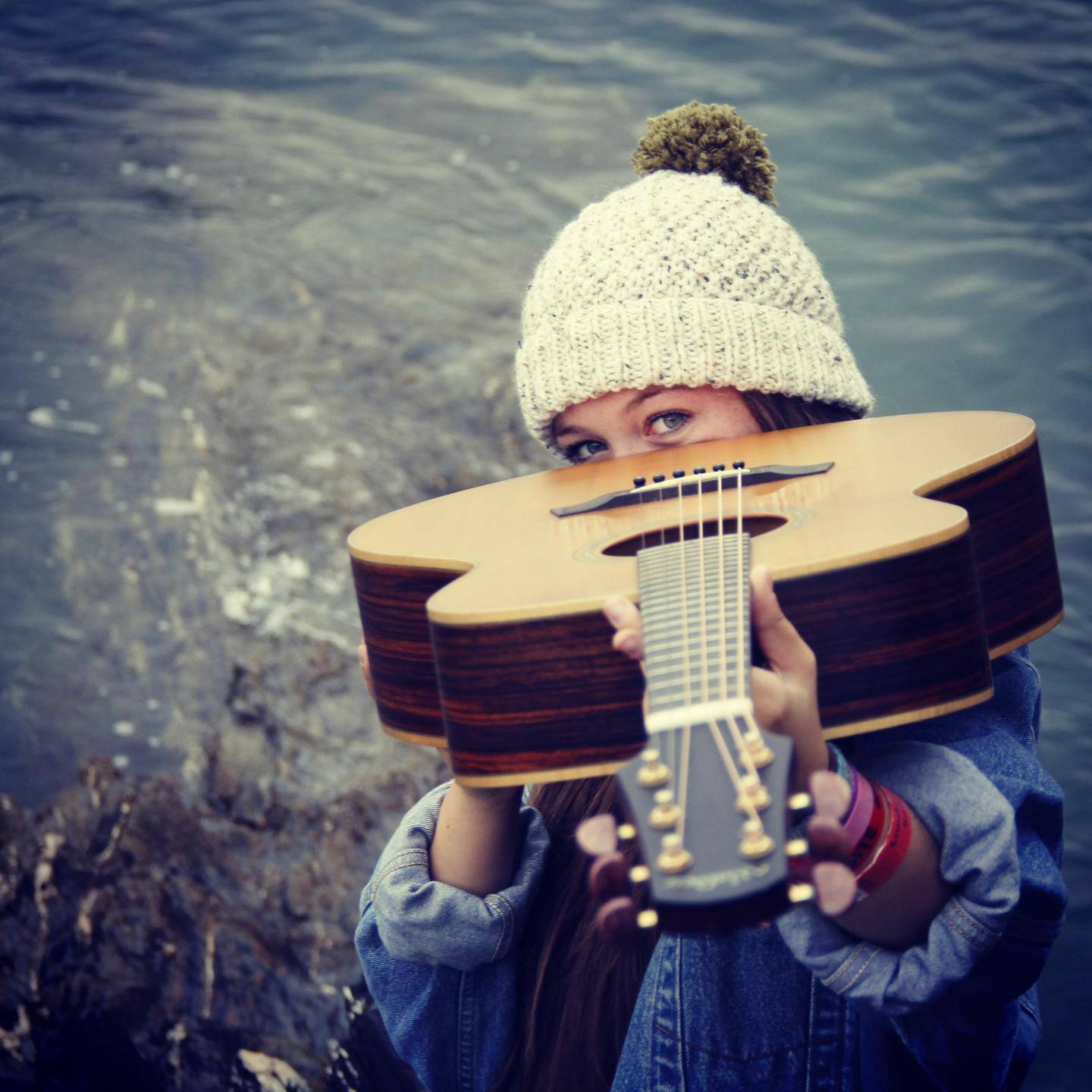 Polly Money - Hotvox