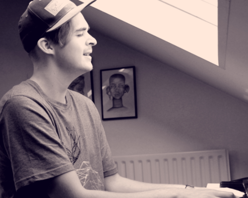 Ewan Phillips - Hotvox