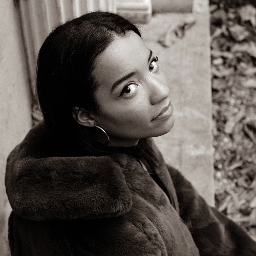 Ellie Maxwell - Hotvox