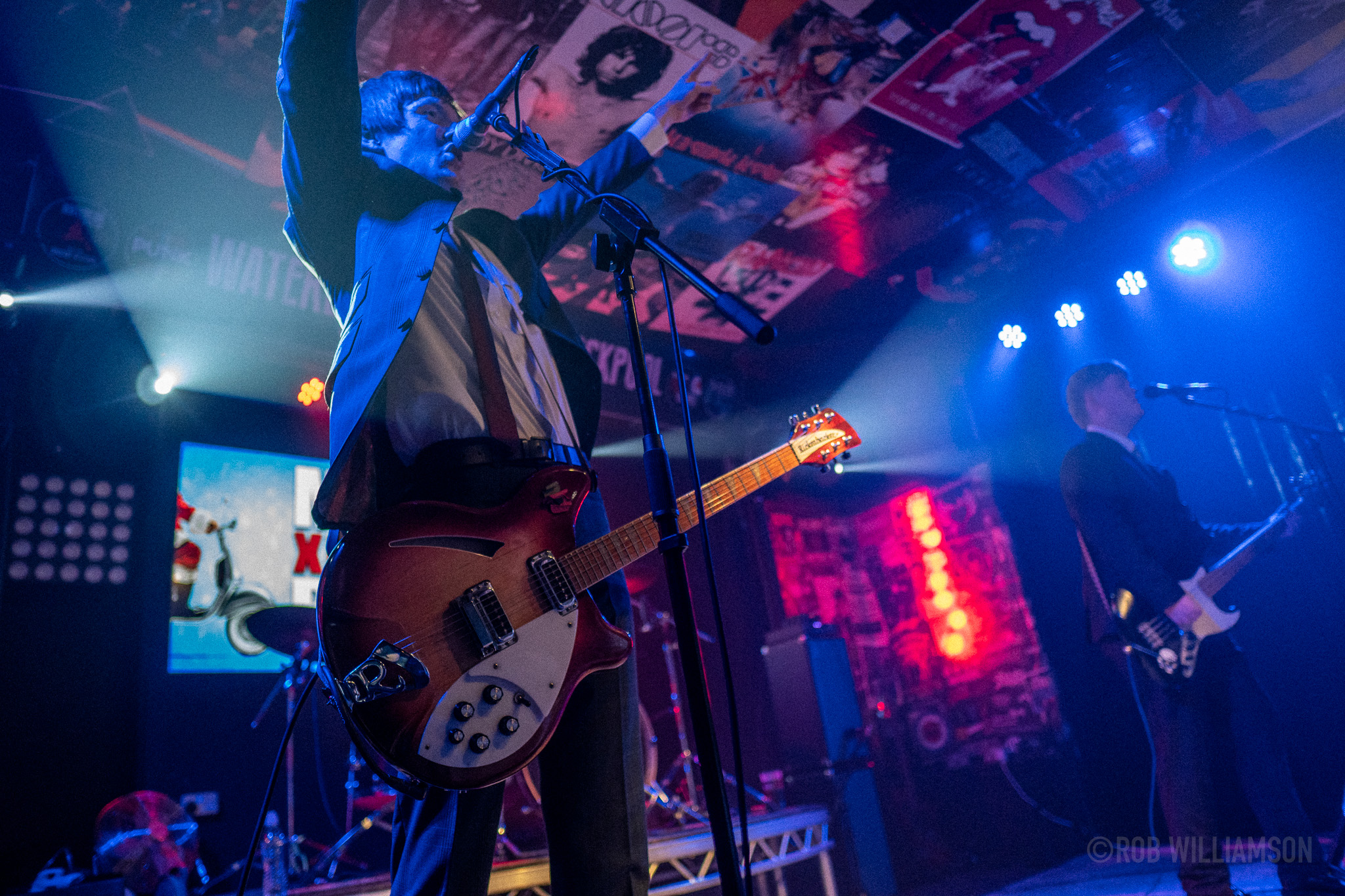 SHARP CLASS - Hotvox