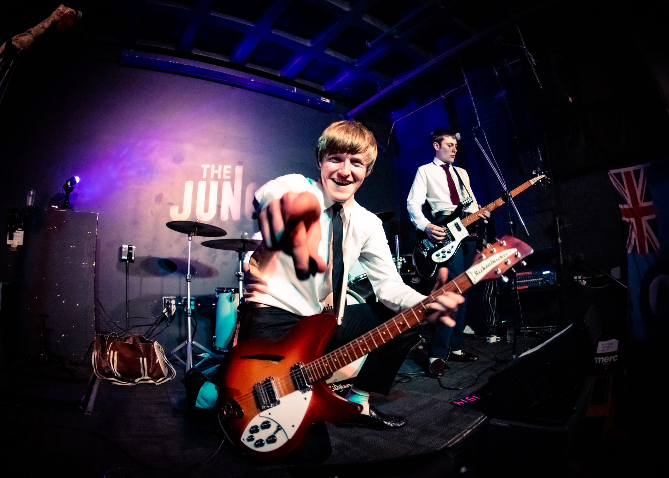 SHARP CLASS - Hotvox