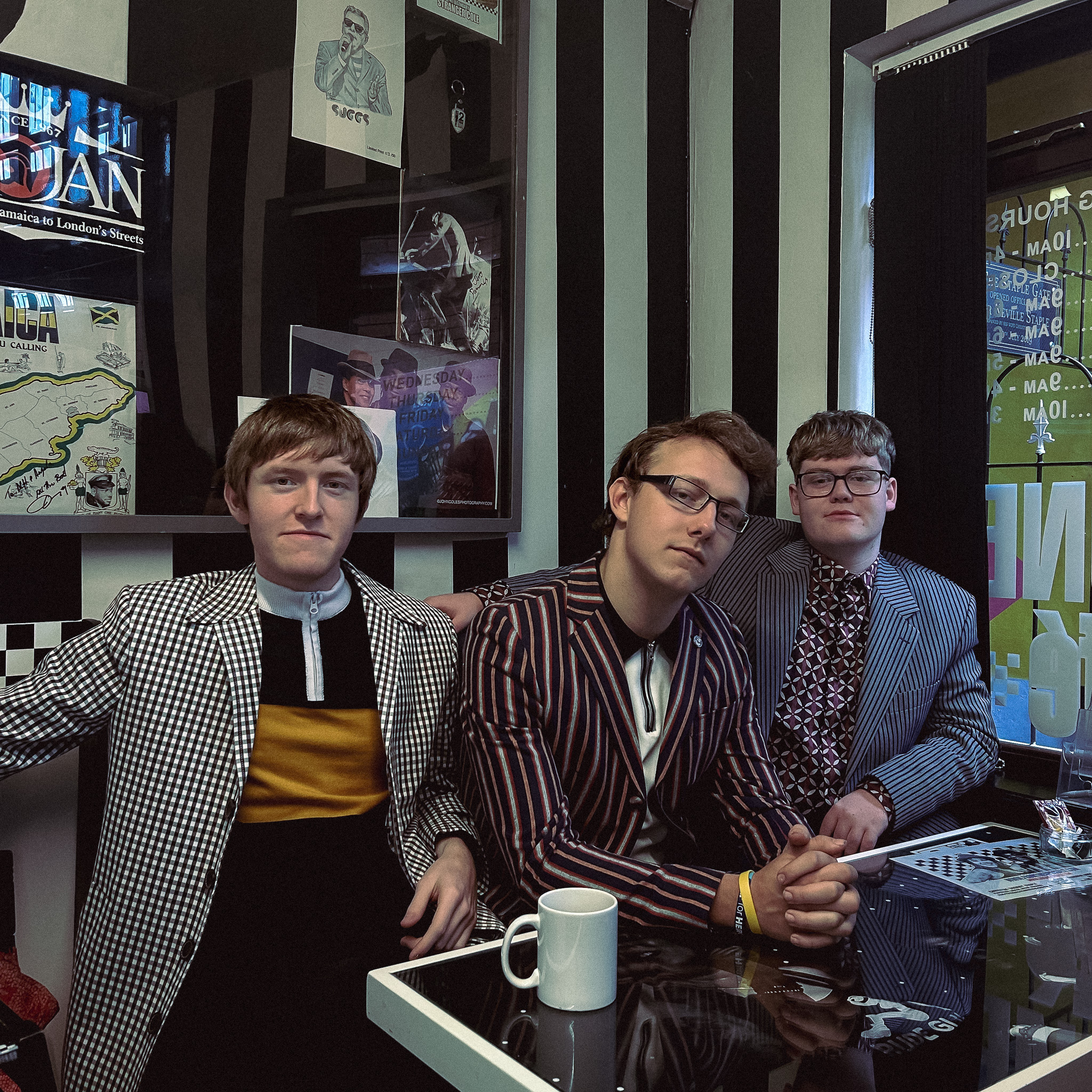 SHARP CLASS - Hotvox