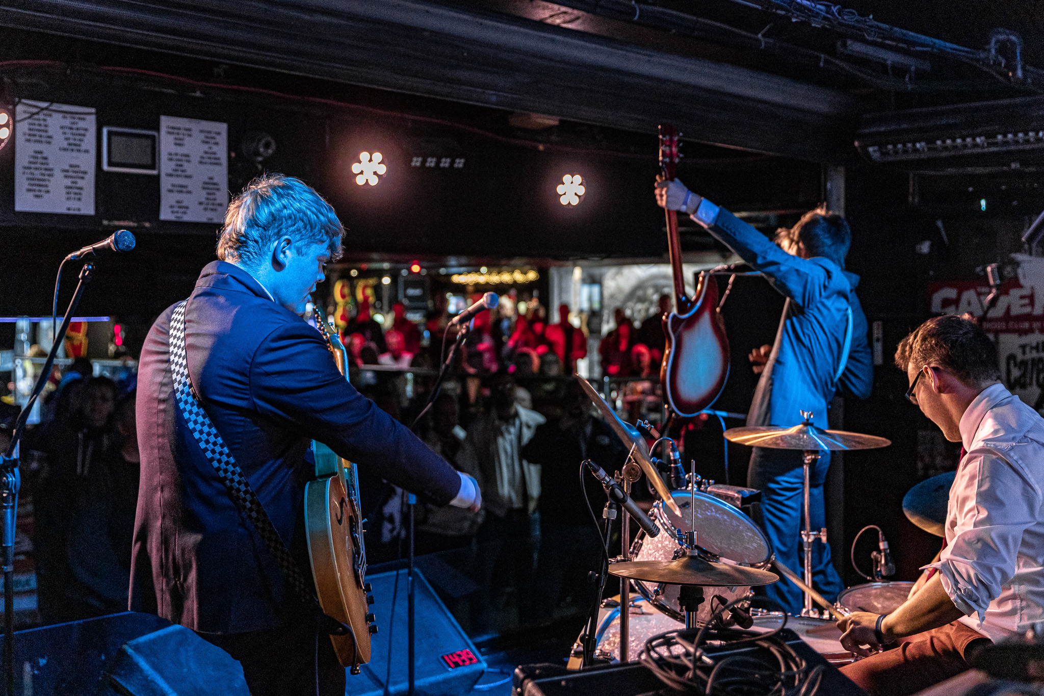 SHARP CLASS - Hotvox